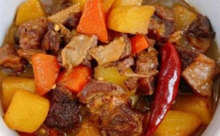 土豆焖牛腩怎么做_牛腩炖多久才软烂