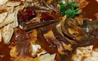 胖头鱼头泡饼怎么做_鱼头泡饼用什么鱼头