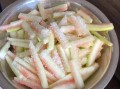 西瓜皮怎么炒好吃_西瓜皮炒菜做法大全