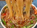 酸辣粉怎么做才正宗_酸辣粉视频教程哪里找