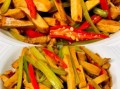 芹菜炒豆腐干怎么做_芹菜炒豆腐干热量高吗