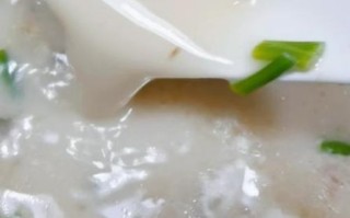 怎样炖鱼汤是白色的_鱼汤变白的小技巧