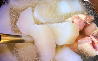 白萝卜炖排骨怎么做好吃_排骨炖萝卜的秘诀