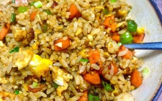 火腿肠炒米饭怎么炒_火腿肠炒米饭先炒什么