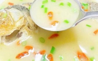 炖鱼汤放什么调料_鱼汤去腥提鲜秘诀