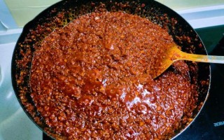 自制辣椒酱怎么做_家庭辣椒酱保存多久