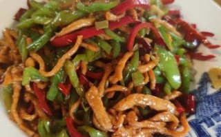青椒肉丝高清图片怎么拍_青椒肉丝摆盘技巧