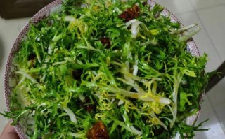 凉拌苦菊怎么做才好吃_苦菊凉拌要不要焯水