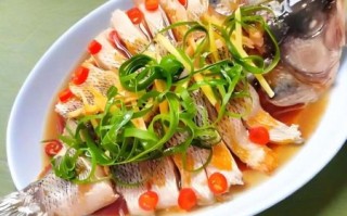 清蒸鲈鱼怎么做_蒸鱼豉油什么时候放