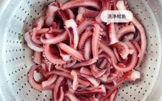 洋葱炒鱿鱼怎么炒才嫩_洋葱炒鱿鱼要不要焯水