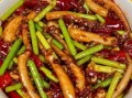 鲜鱿鱼怎么炒好吃又嫩_鱿鱼炒多久才不老