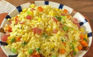 蛋炒饭怎么炒才好吃_家庭版蛋炒饭的做法