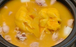 榴莲炖鸡的做法_榴莲炖鸡的功效与禁忌