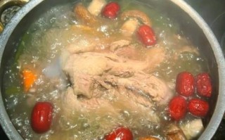 清炖肘子怎么做_清炖肘子焯水还是直接炖