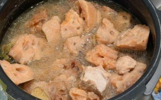 莲藕排骨汤怎么做_莲藕排骨汤的做法窍门