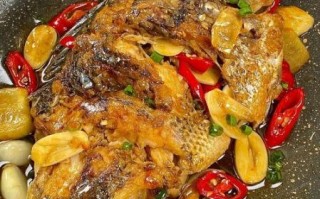 黄焖鲫鱼怎么做_家常川菜黄焖鲫鱼做法