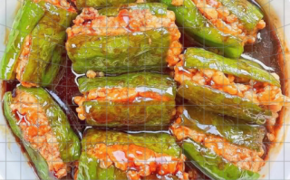 虎皮尖椒夹肉怎么做_虎皮尖椒夹肉家常做法