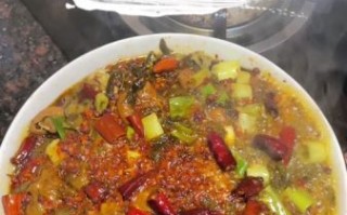 酸菜肥肠鱼怎么做_酸菜肥肠鱼最正宗的做法