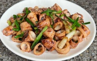 葱爆鱿鱼怎么炒才嫩_葱爆鱿鱼家常做法