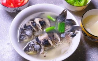 不用油煎的鲫鱼汤怎么做_鲫鱼汤不腥技巧