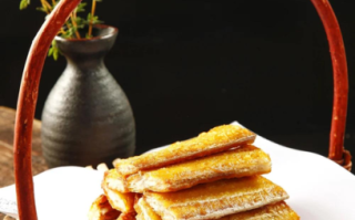 干炸带鱼怎么做_干炸带鱼怎么酥脆不掉皮