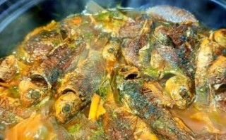 酥鲫鱼的做法_酥鲫鱼怎么做才酥