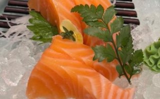 三文鱼刺身怎么选_三文鱼刺身图片怎么看新鲜度