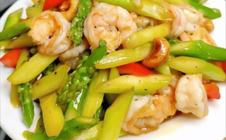 蔬菜虾球怎么做_蔬菜虾球热量高吗