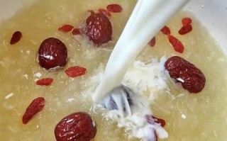 银耳红枣枸杞汤怎么煮粘稠_银耳汤出胶技巧