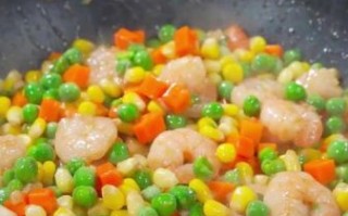 虾仁玉米青豆怎么炒好吃_虾仁玉米青豆的家常做法