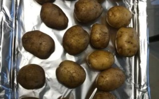 烤箱烤土豆温度和时间_烤土豆要不要先煮