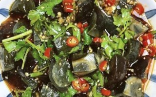 陈醋松花蛋怎么做凉拌_陈醋松花蛋凉拌要焯水吗