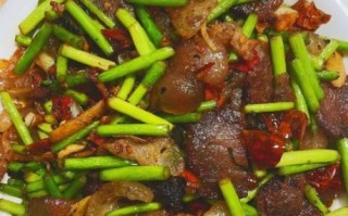 蒜苔炒腊肉怎么炒好吃_蒜苔炒腊肉用焯水吗