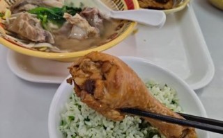 菜饭骨头汤的做法_骨头汤怎么熬才白