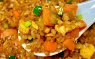 鸡蛋火腿炒饭怎么做_隔夜饭能用吗