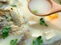 鲫鱼汤放什么食材最鲜_鲫鱼和什么一起炖汤好喝