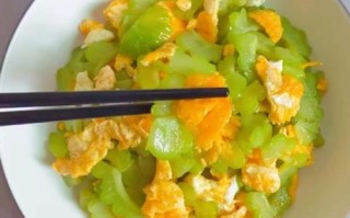 苦瓜炒鸡蛋怎么炒不苦_苦瓜炒鸡蛋怎么炒好吃窍门
