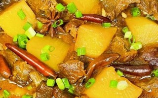 萝卜焖牛腩怎么做_牛腩焯水几分钟