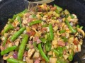 四季豆焖饭怎么做_四季豆焖饭用生米还是熟米