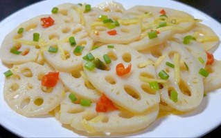 清炒莲藕怎么做才脆_莲藕焯水还是不焯水