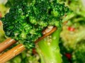 炝西兰花怎么做_炝西兰花焯水几分钟