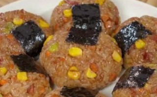 糯米饭团怎么做_早餐糯米饭团做法视频