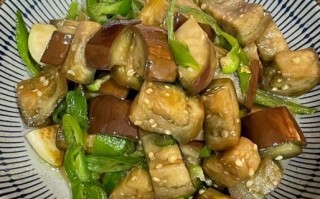 清炒茄子怎么炒才不黑_家常做法步骤