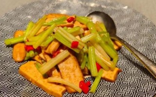 香干炒芹菜怎么炒好吃_香干炒芹菜的做法大全窍门