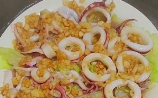 鱿鱼怎么炒才嫩_家常爆炒鱿鱼圈做法