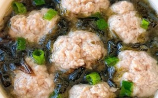 香菜猪肉丸子汤怎么做_香菜猪肉丸子汤的做法窍门