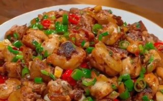 煮熟的鸡肉怎么做好吃_煮熟的鸡肉还能做什么菜