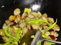 花蛤怎么炒好吃又简单_花蛤炒多久才开口