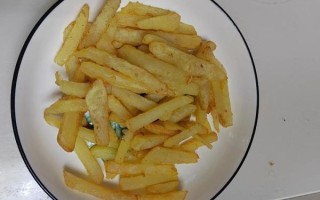 用土豆炸薯条怎么做_炸薯条不软的方法