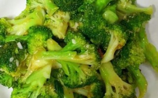 西兰花怎么烧好吃又简单_西兰花焯水几分钟